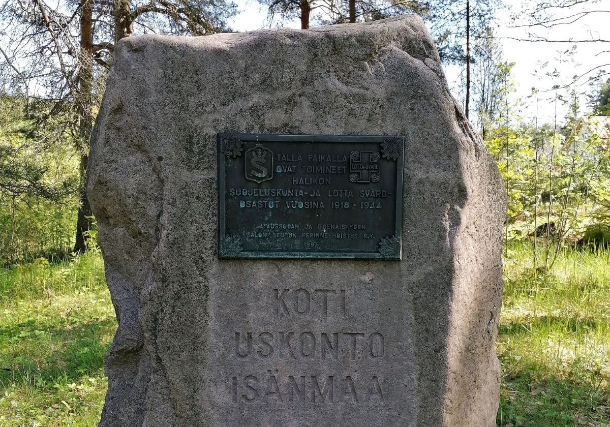 Halikon Suojeluskunta ja Lotta Svärd -muistomerkki - Salon Kohteet